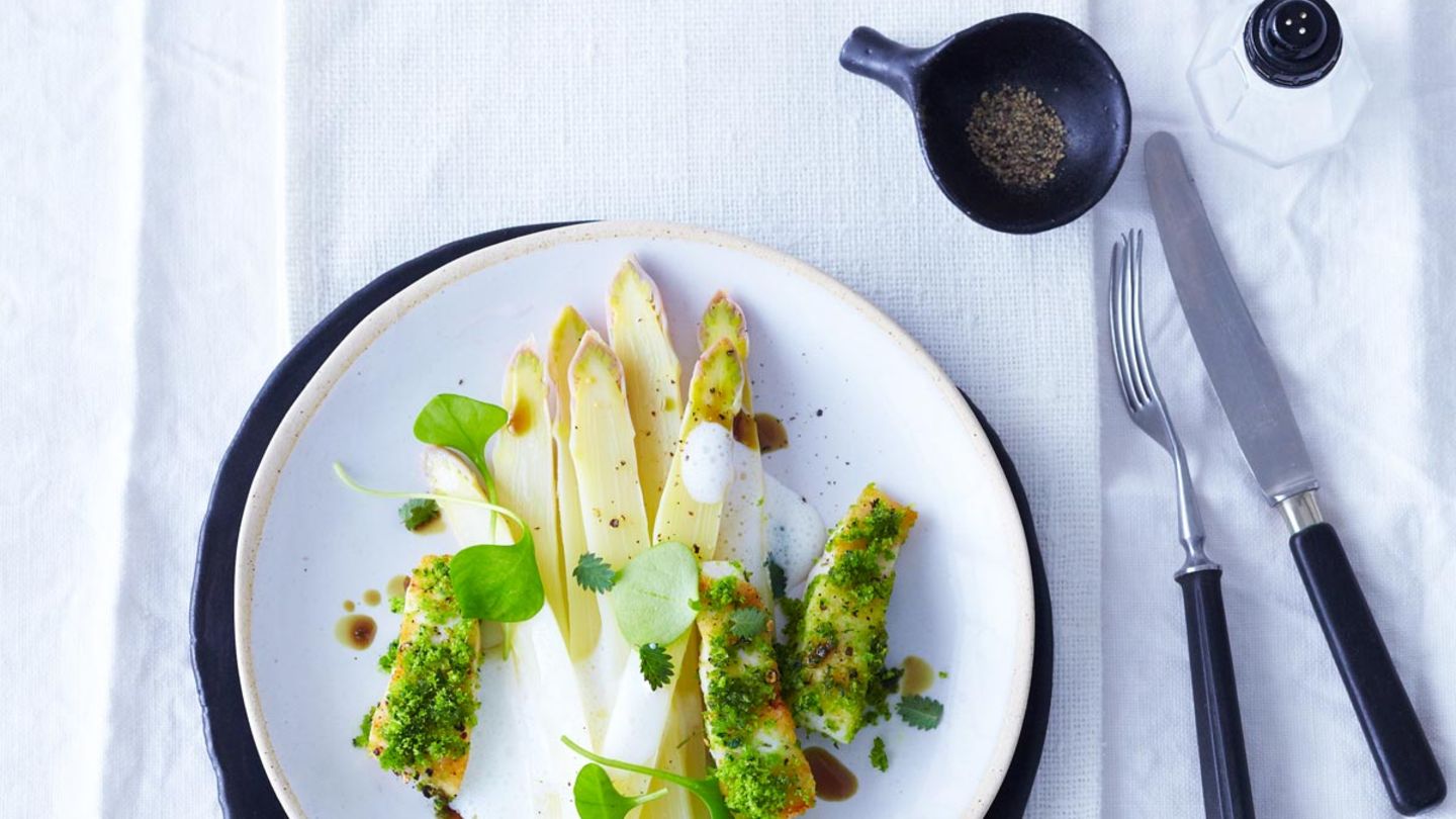 Spargel mit Zander Rezept - [LIVING AT HOME]