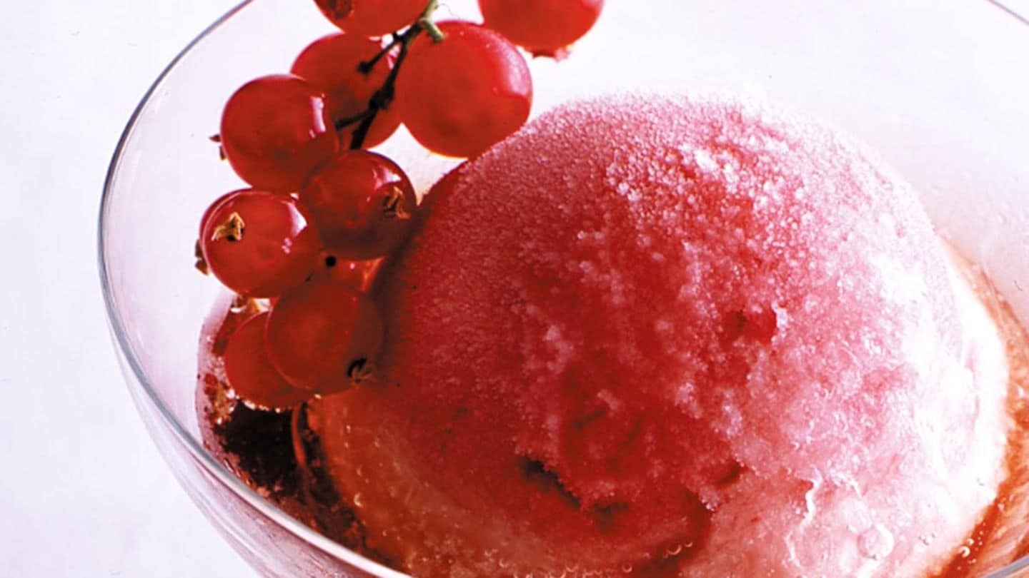Cassis-Sorbet Rezept - [LIVING AT HOME]